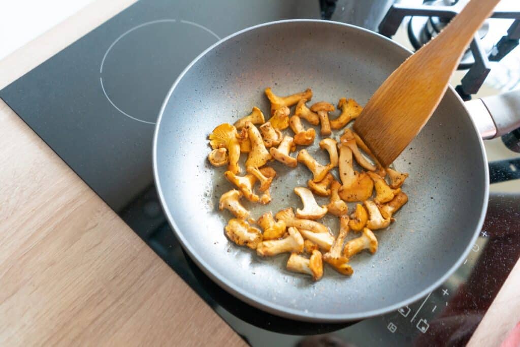 How to Prepare Chanterelle Mushrooms: Cleaning, Prepping, and Cooking ...