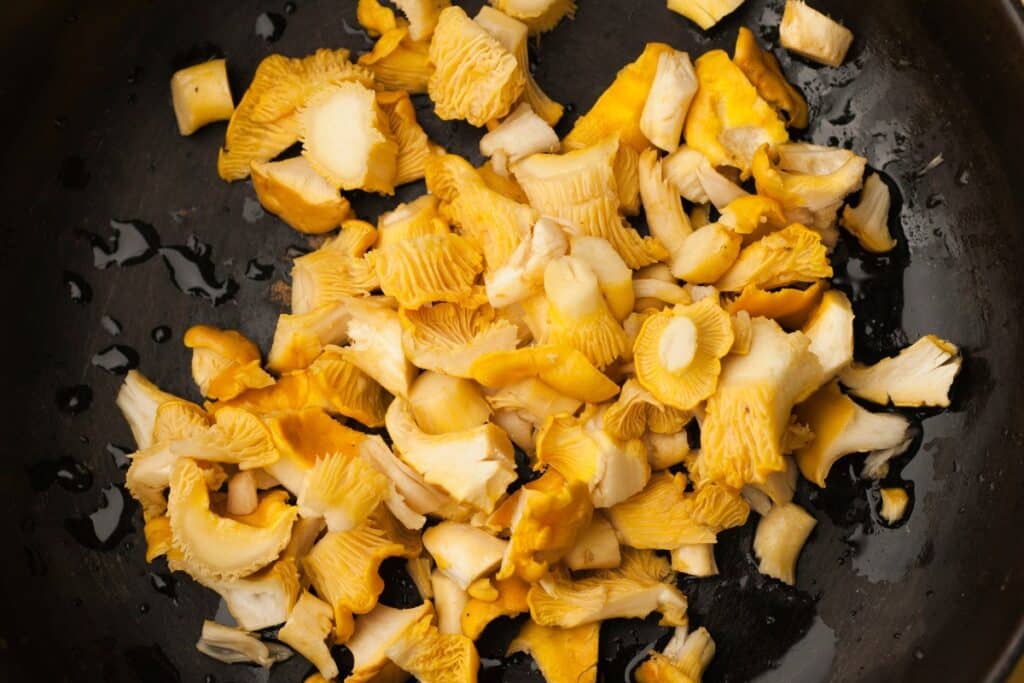 How to Prepare Chanterelle Mushrooms: Cleaning, Prepping, and Cooking ...